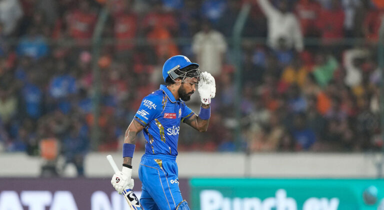 Big boo for Hardik Pandya despite Manjrekar's request for applause ...